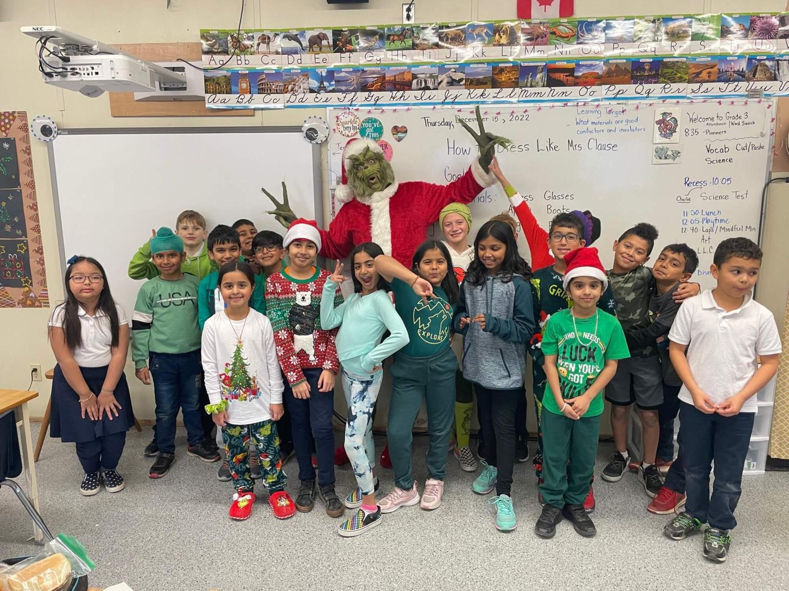 SPIRIT DAY #4 - GRINCH DAY | South Poplar Elementary